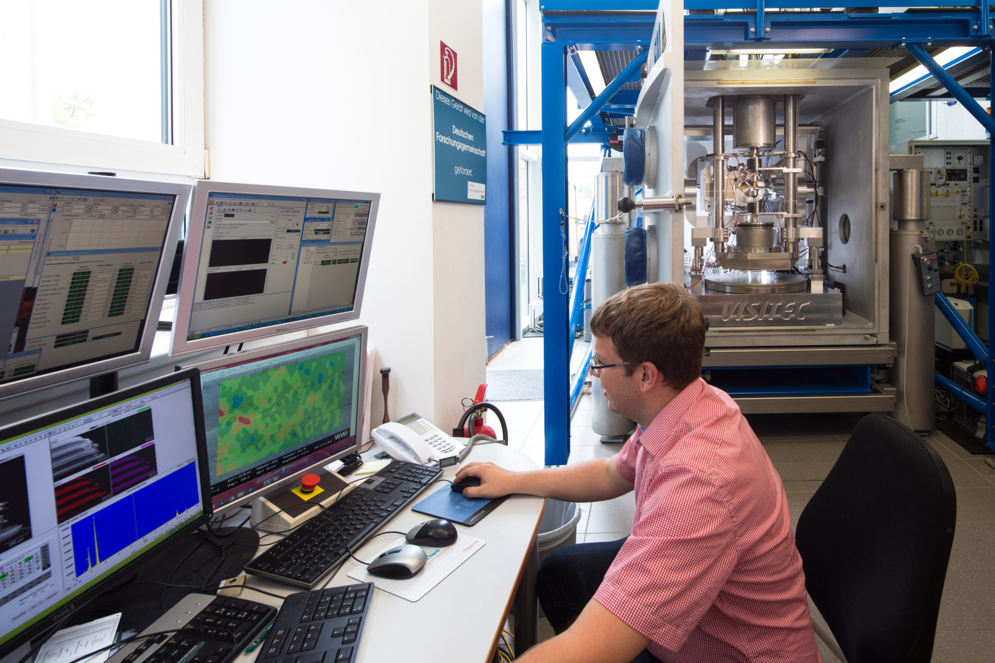 Large chamber scanning electron microscope (LC-SEM) - Institute for ...